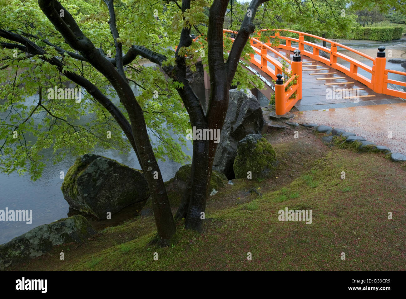 Japanese garden bridge pond hi-res stock photography and images - Alamy