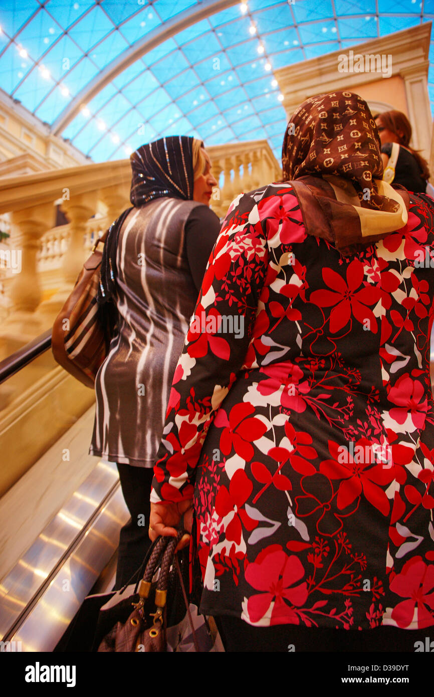 Dubai shooping mall hi-res stock photography and images - Alamy