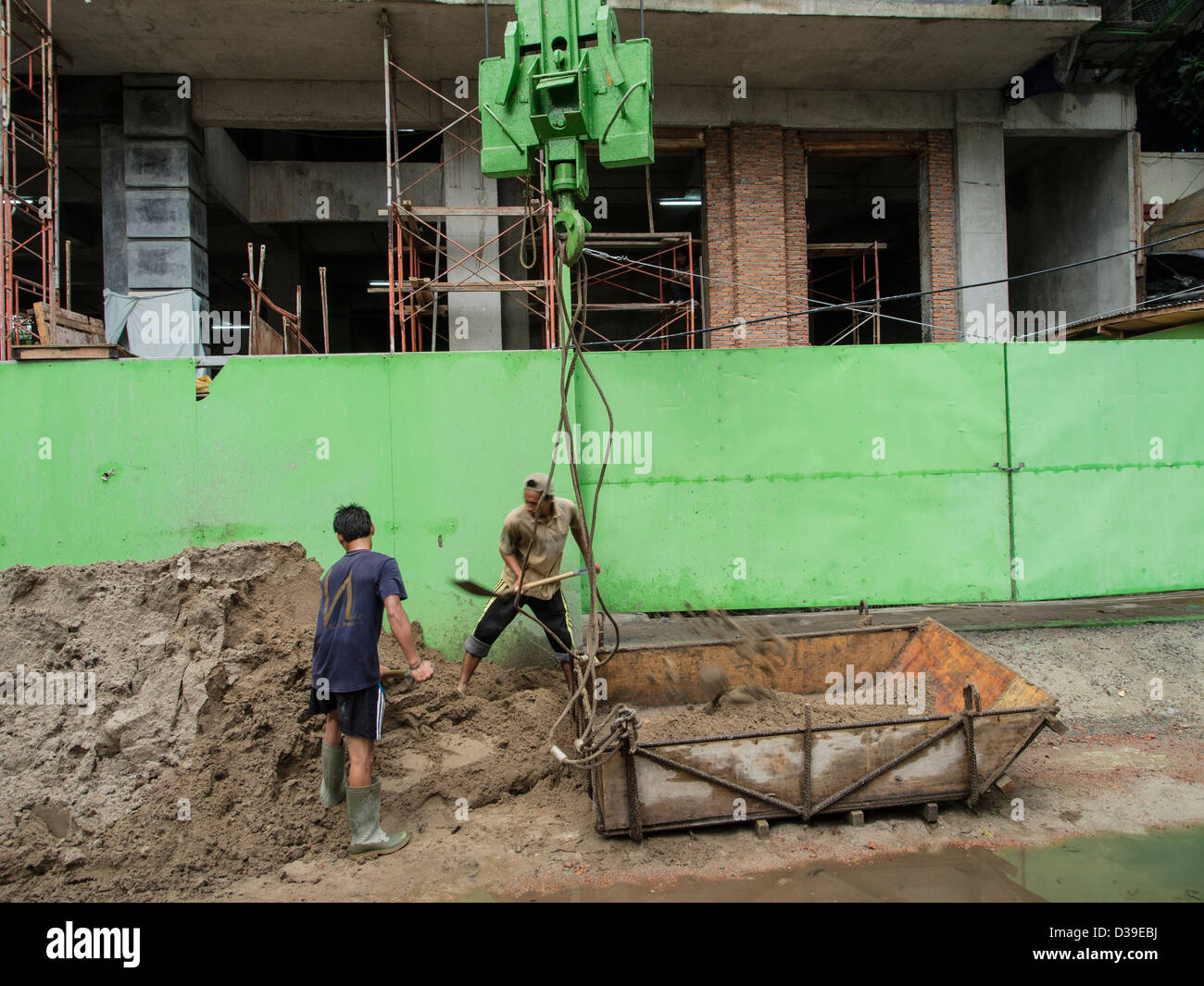 Poor workers construction hi-res stock photography and images - Alamy