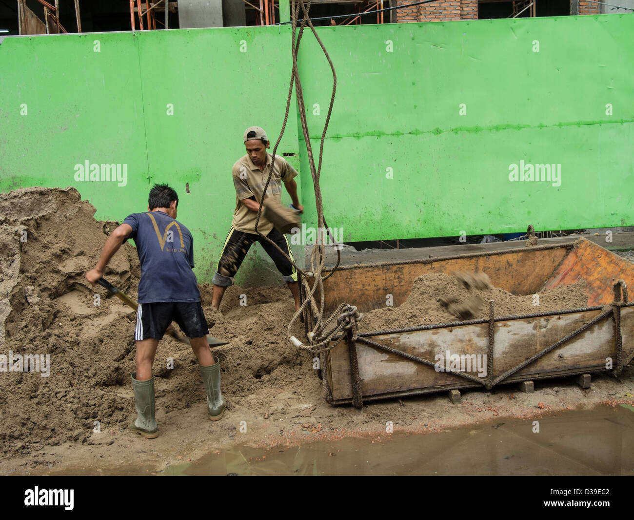 Poor workers construction hi-res stock photography and images - Alamy