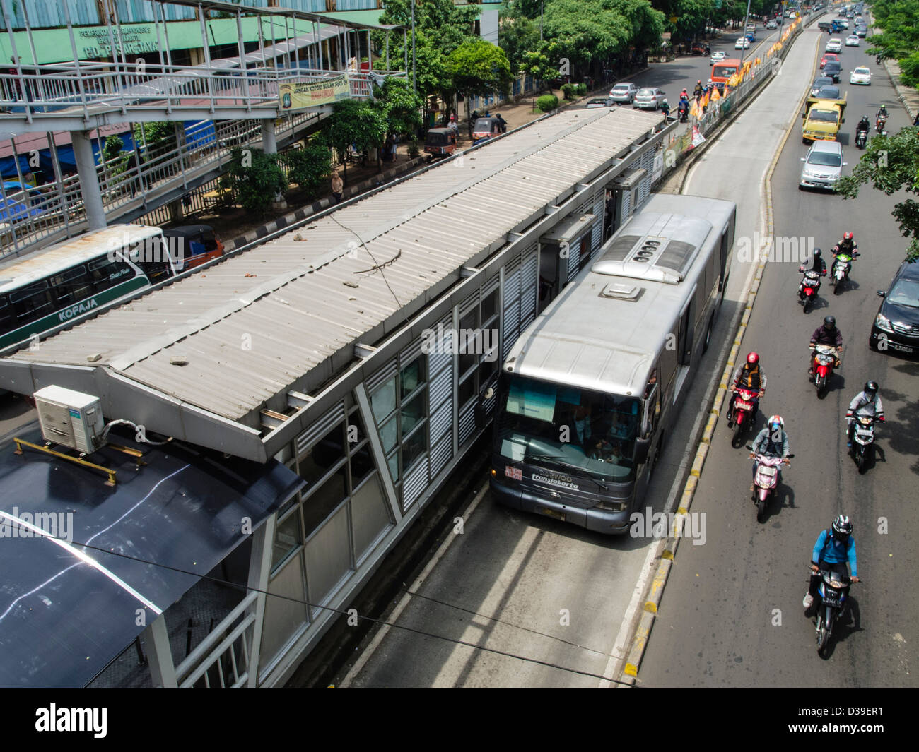 Busstop hi-res stock photography and images - Alamy