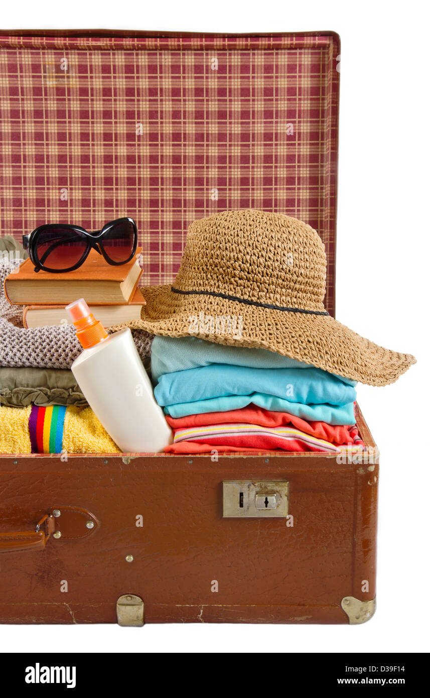 Open suitcase books hi-res stock photography and images - Alamy