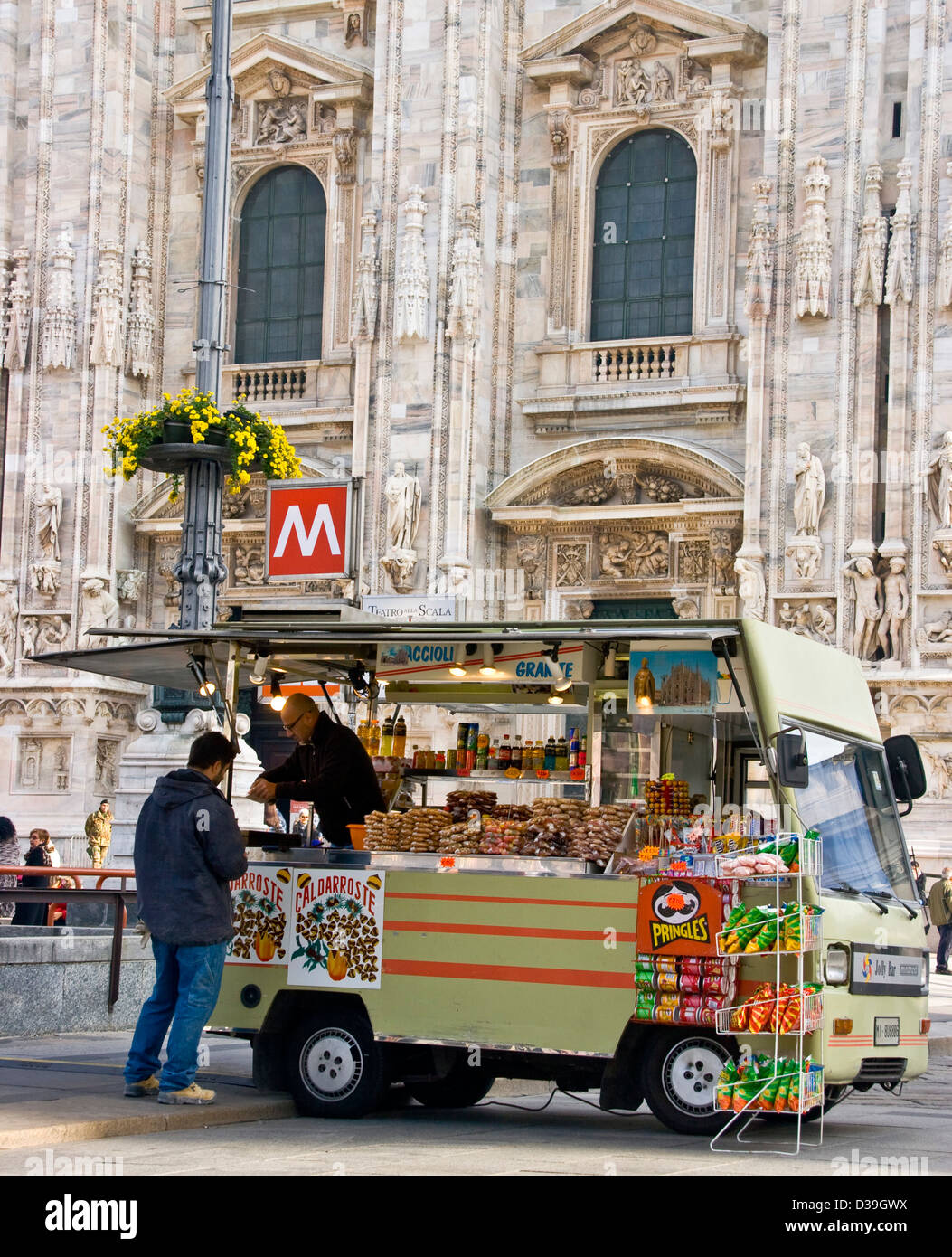 Mobile food vendor in front of Milan Cathedral Piazza Del Duomo Milan ...