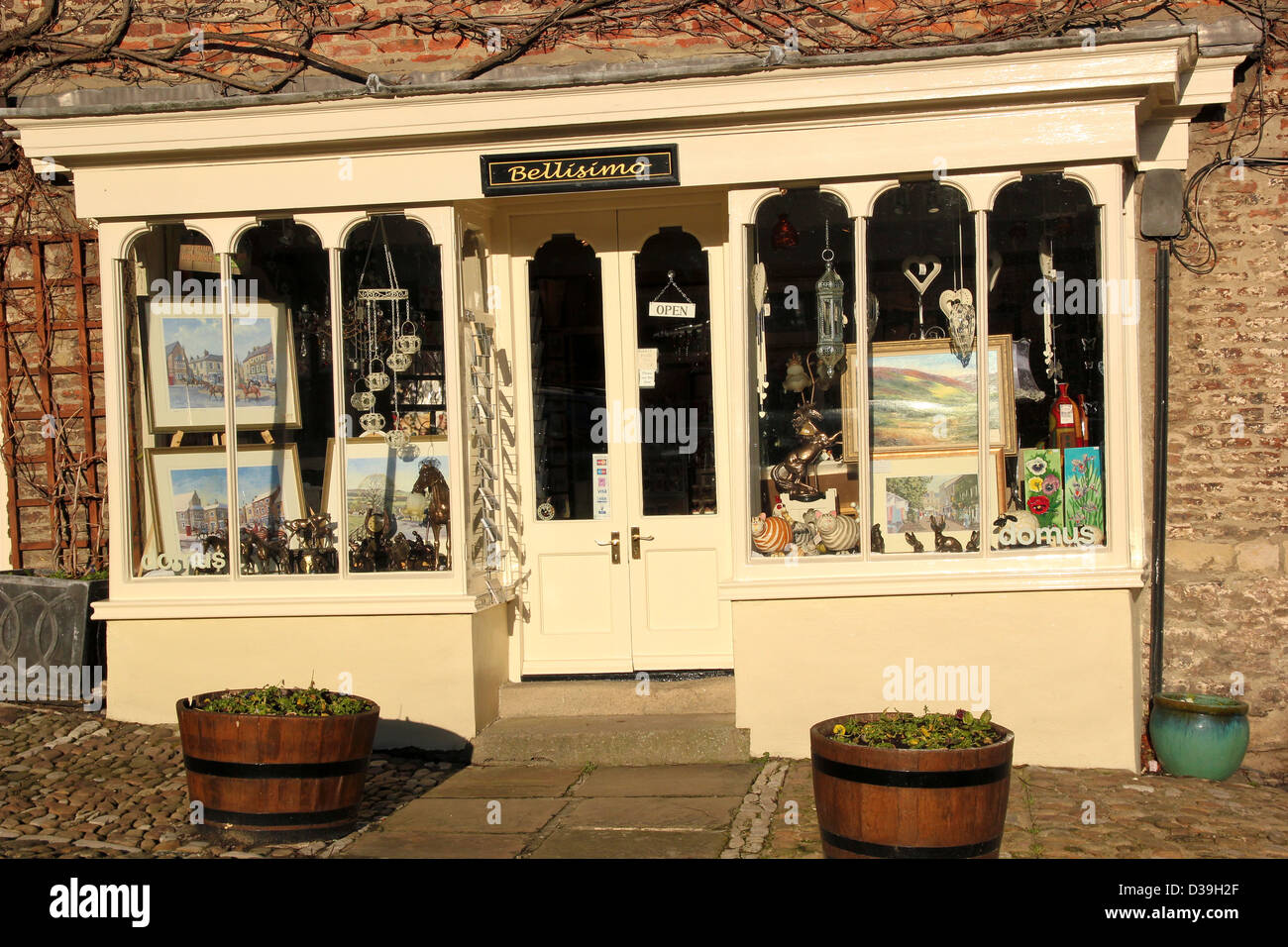 Middleham wensleydale north yorkshire hi-res stock photography and ...
