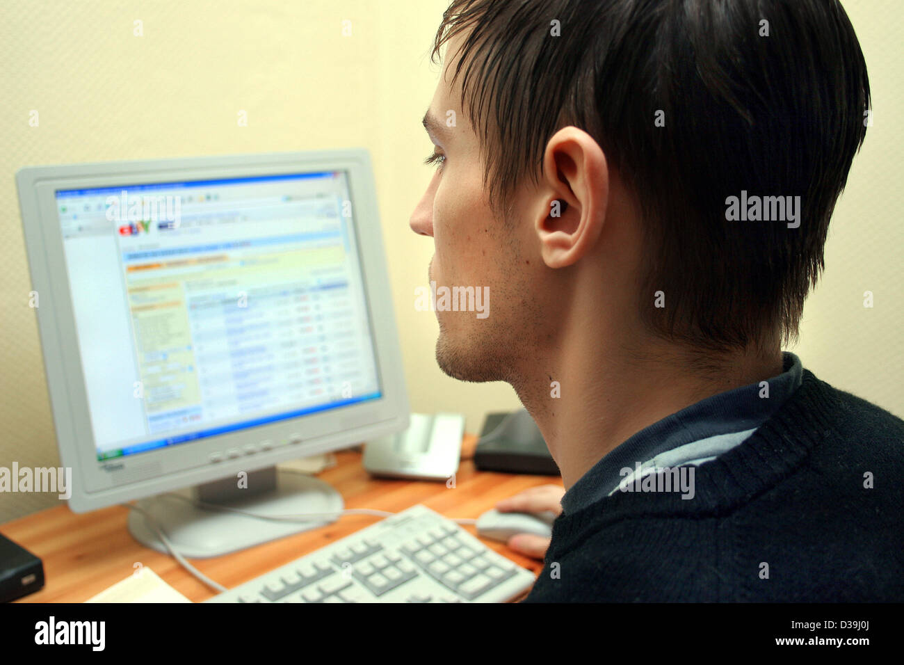 Human interest hum science technology sci computer pc desktop male ...