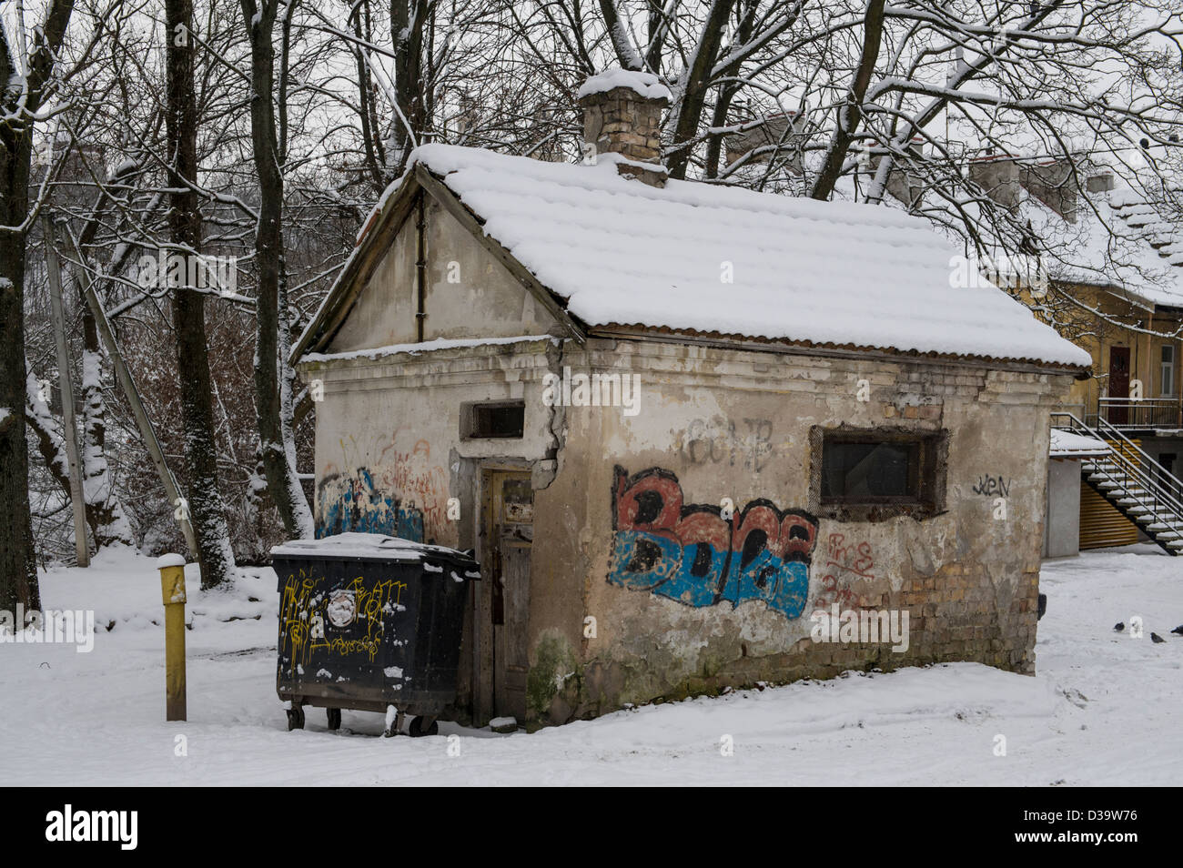 Graffiti Street Art Shed High Resolution Stock Photography and Images ...