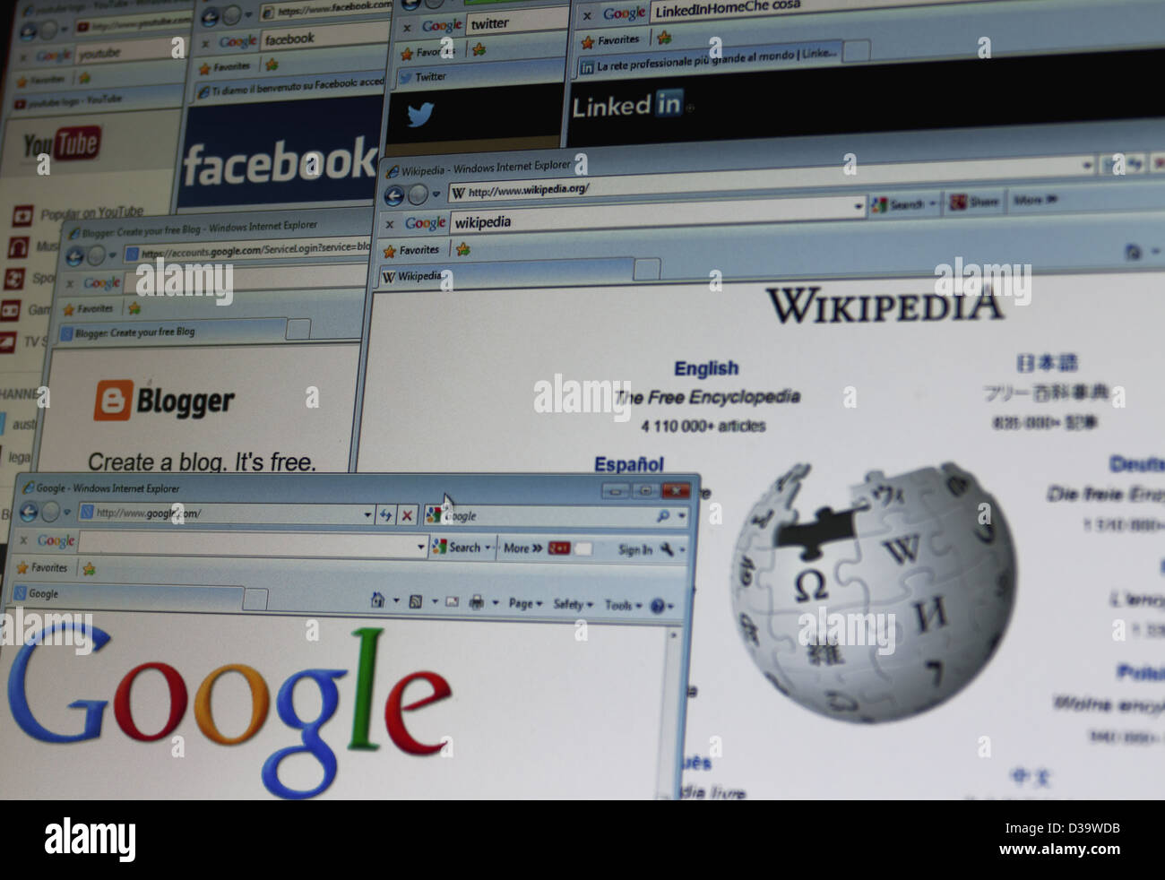 Social websites hi-res stock photography and images - Alamy