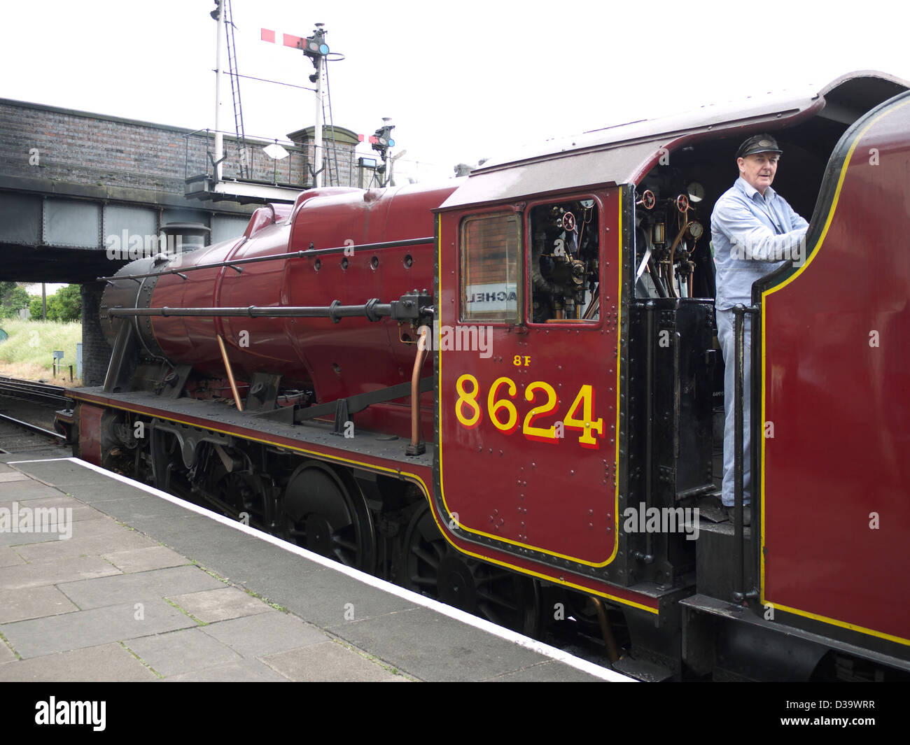 Steam locomotive number 8624 at Great Central railway during their war ...