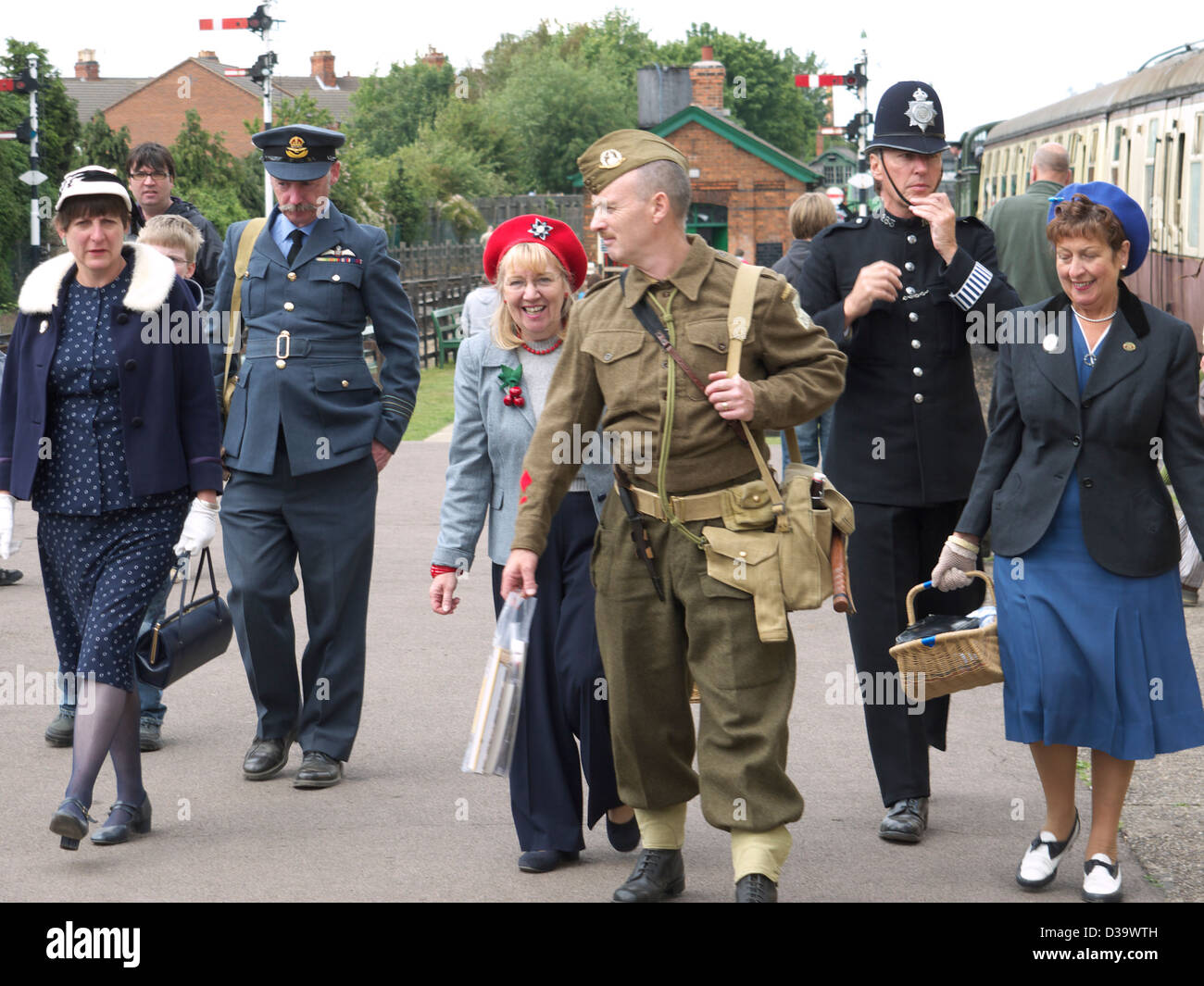 1940s reenactors portraying military civilians hi-res stock photography ...