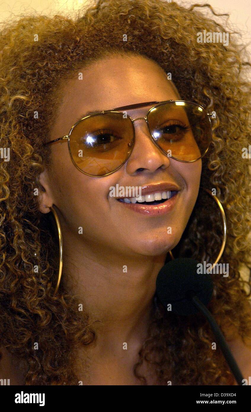 Arts culture entertainment ace music celebrities smiling sunglasses ...