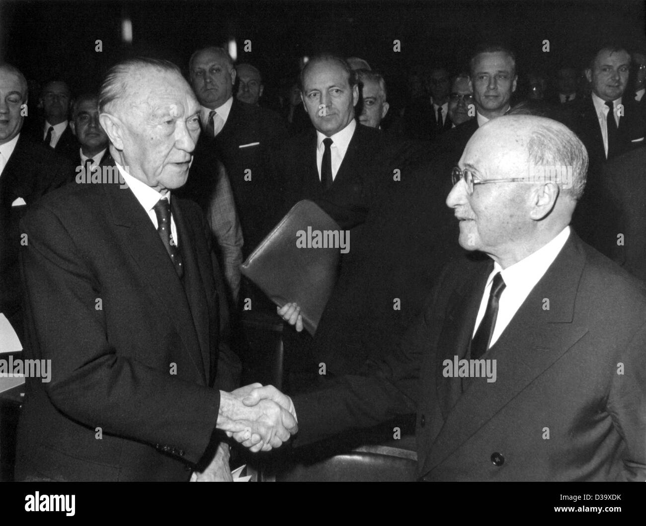Politics pol diplomacy politician male smiling handshake germany hi-res ...