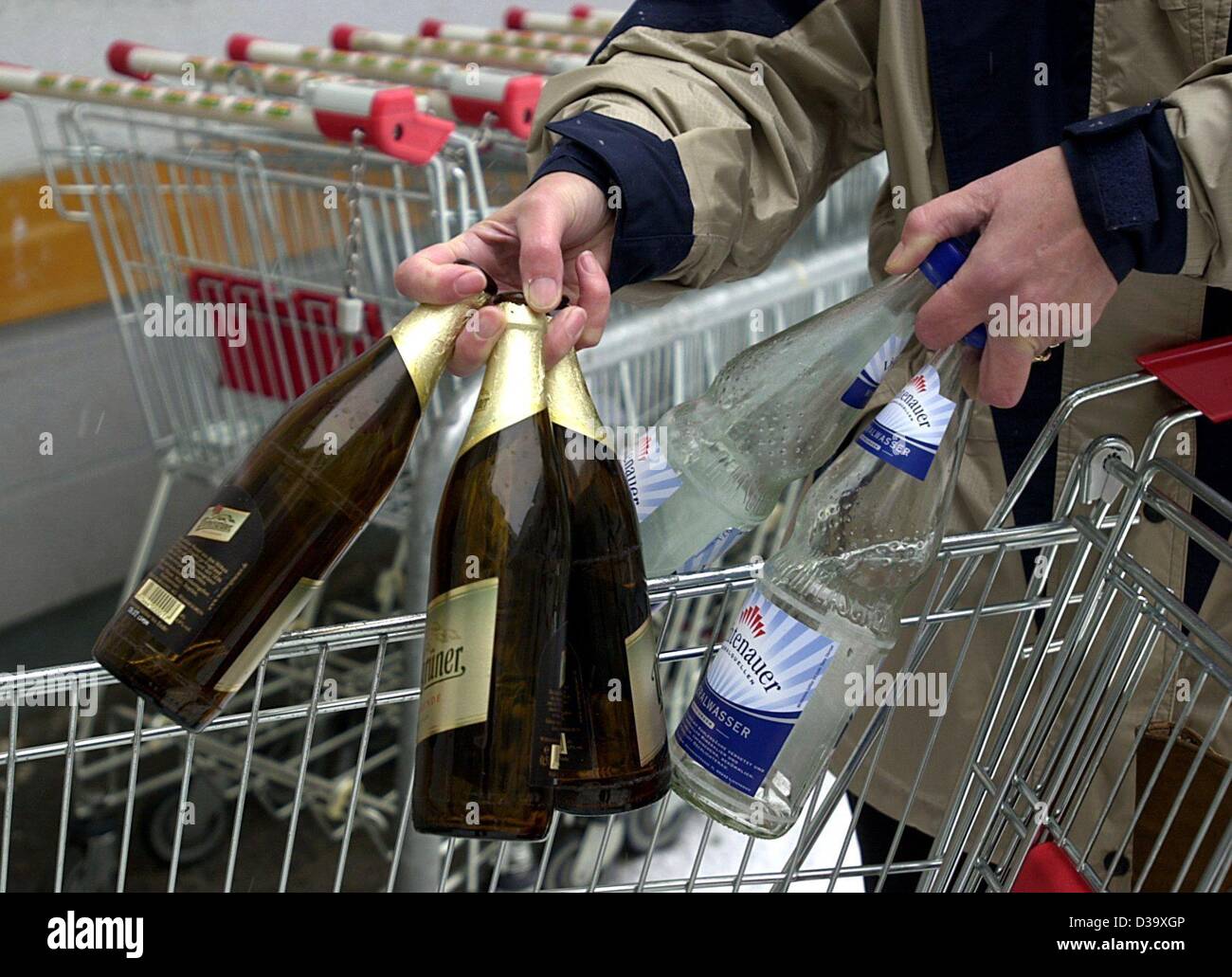 Pfandflaschen hi-res stock photography and images - Alamy