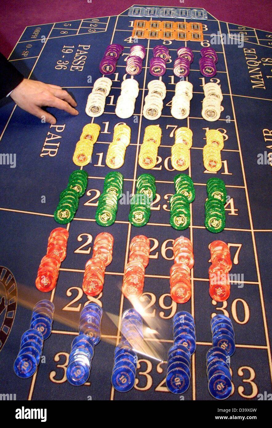 European roulette table hi-res stock photography and images - Alamy