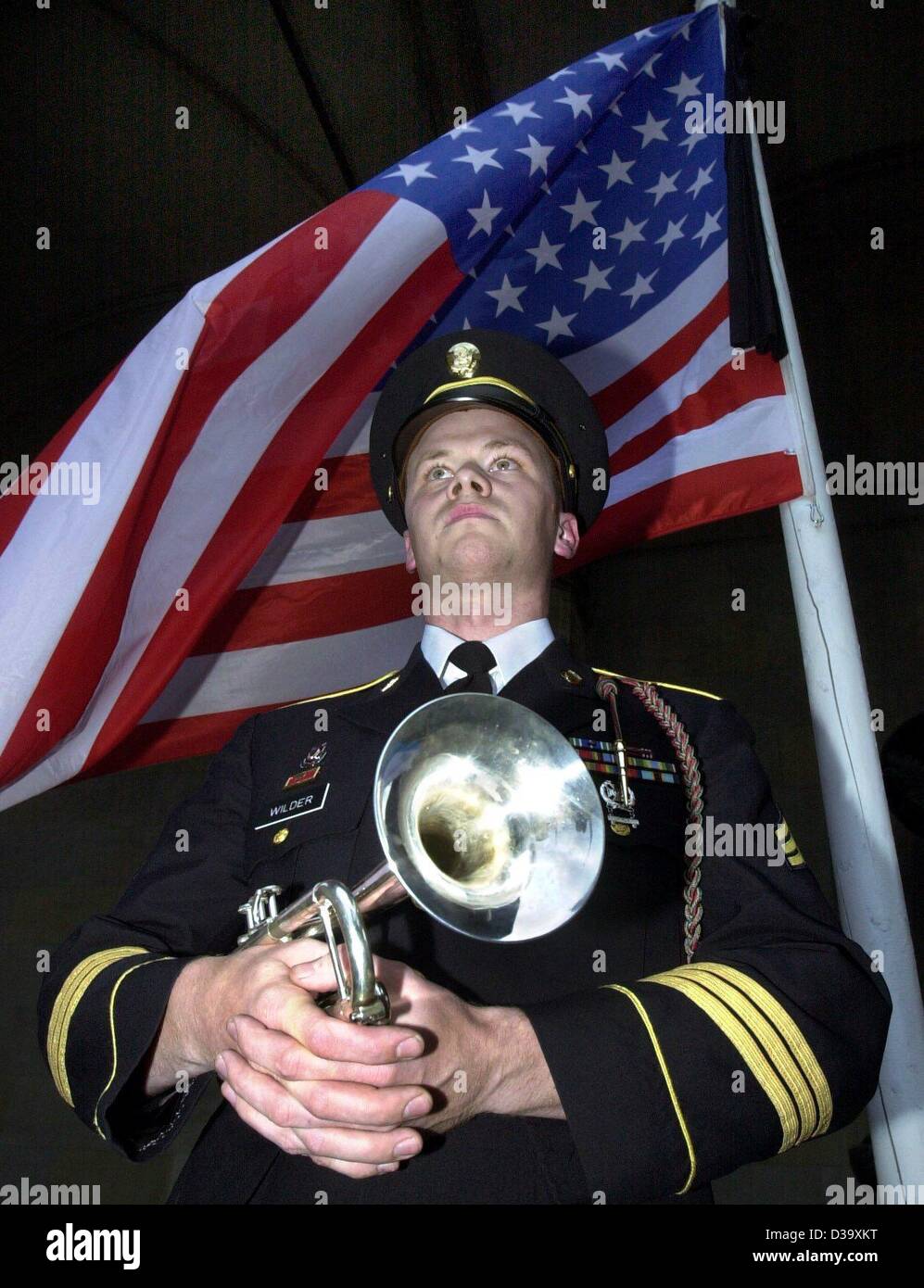 Trumpet soldier hi-res stock photography and images - Alamy