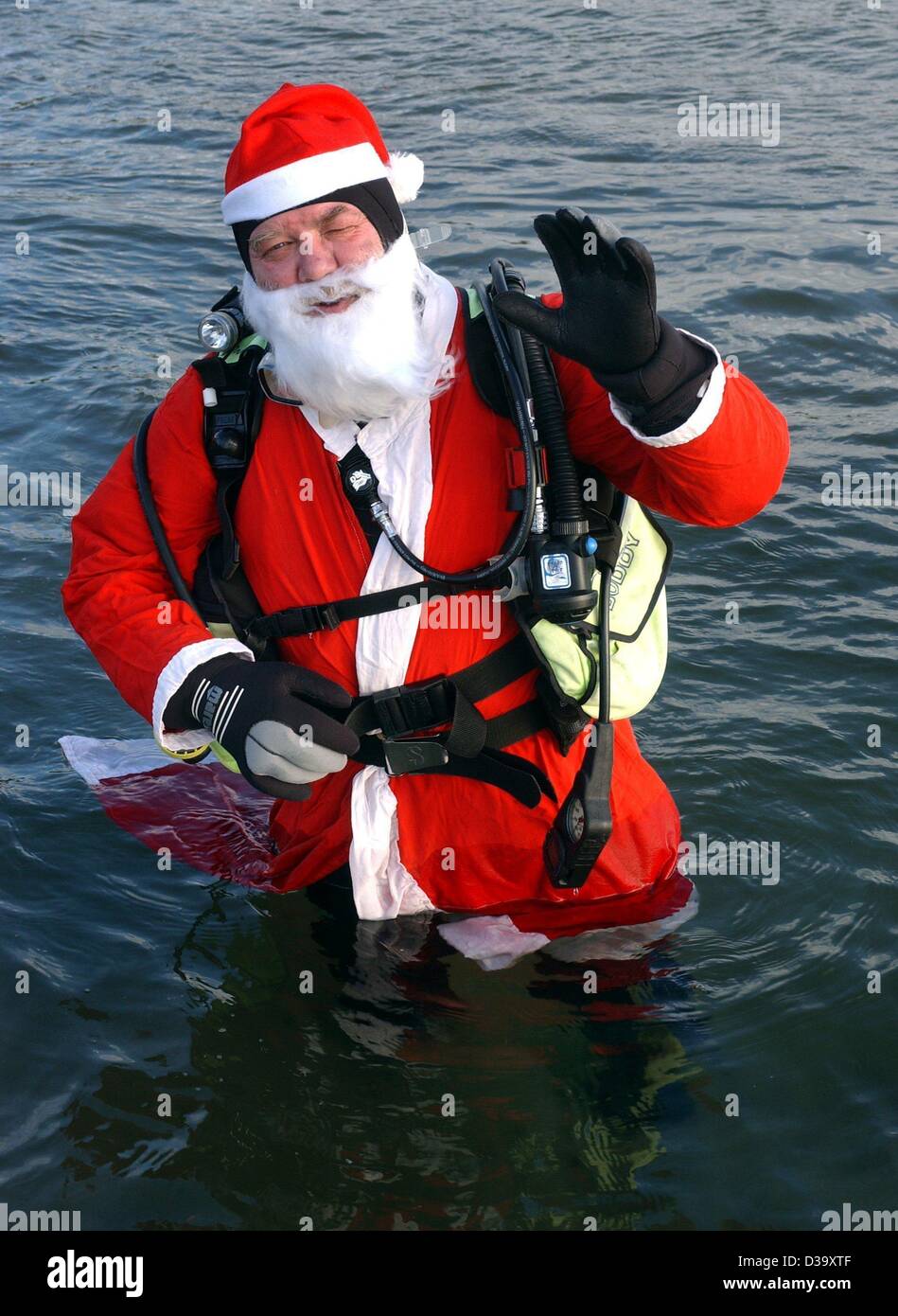 (dpa) - Santa Claus wears his traditional Santa Claus outfit above his ...