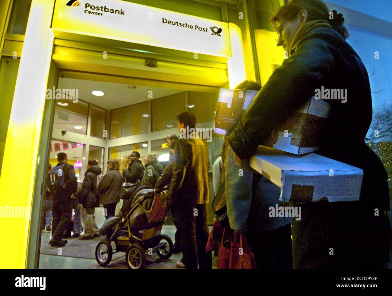 (dpa) - With just a few days to go before Christmas people have to ...