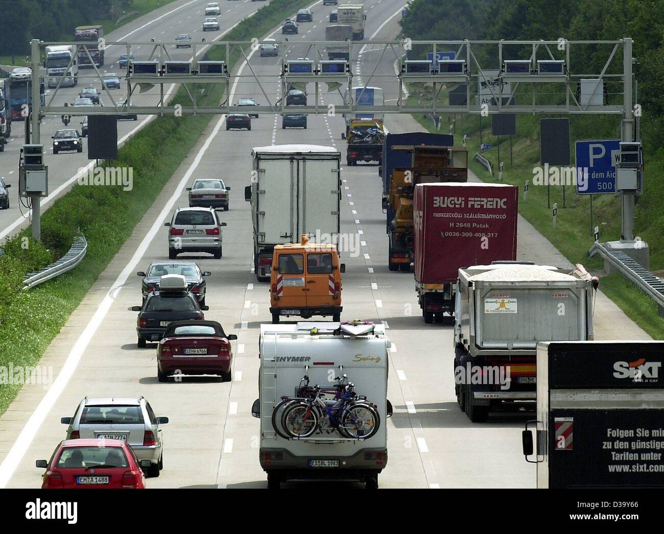 (dpa files) - A view of a gantry which should log and bill lorries and ...