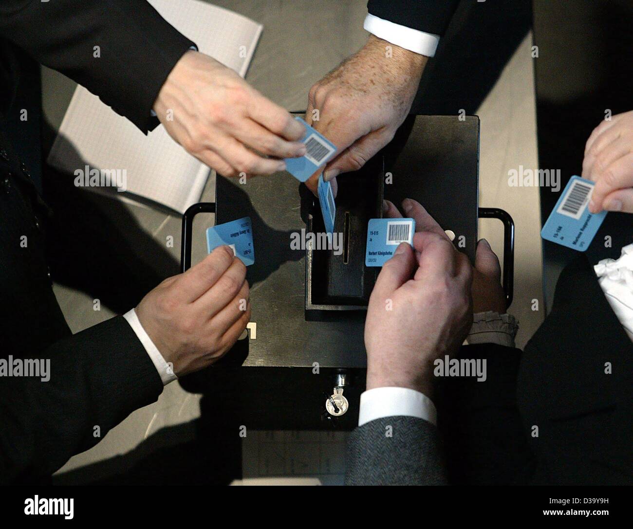 Parliament members voting hi-res stock photography and images - Alamy