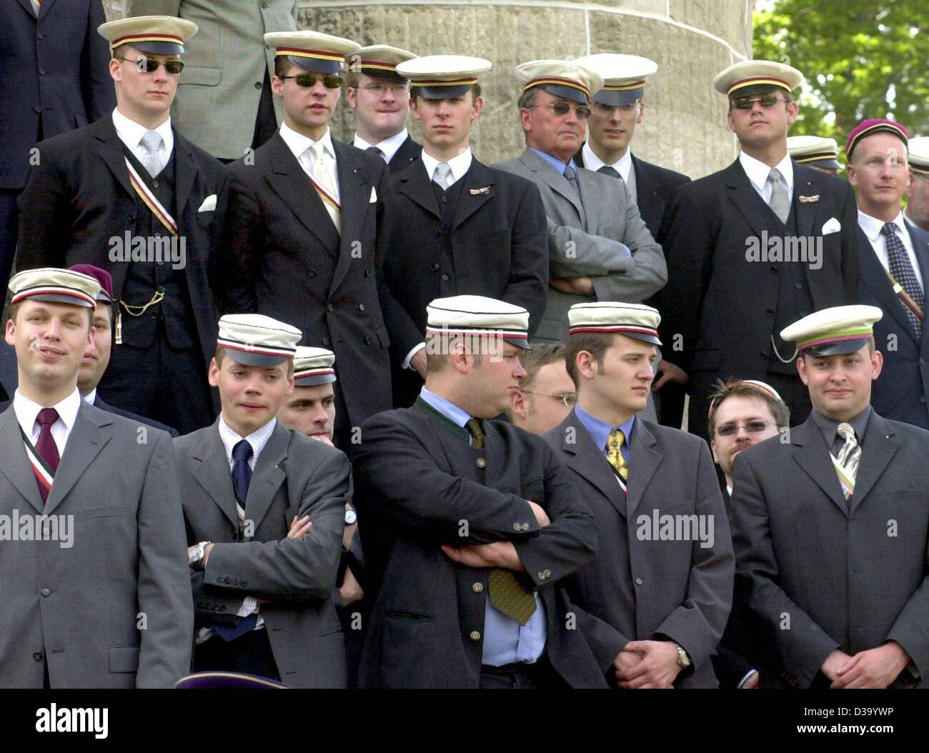 (dpa) - Members of the 'Deutsche Burschenschaft' ('German Fraternity ...