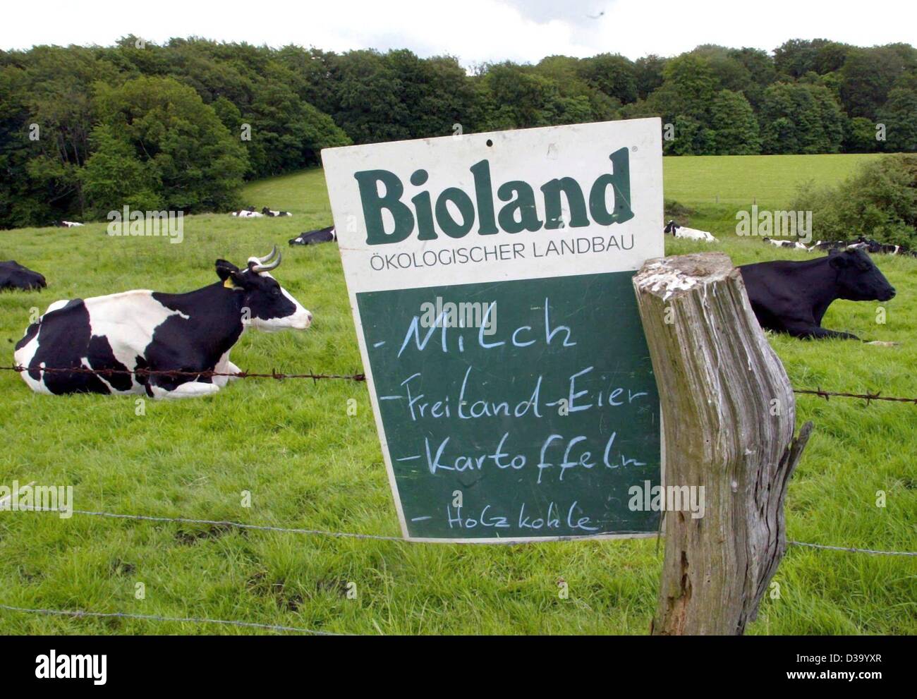 A sign of the ecological farm federation 'Bioland' promotes the farm's ...