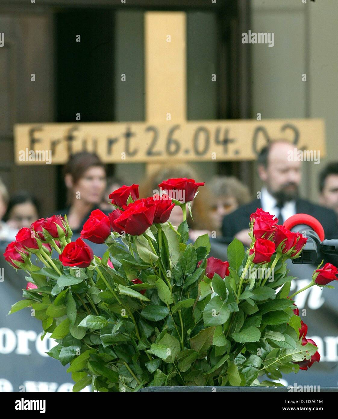 Bunch Of Old Red Roses High Resolution Stock Photography and Images - Alamy