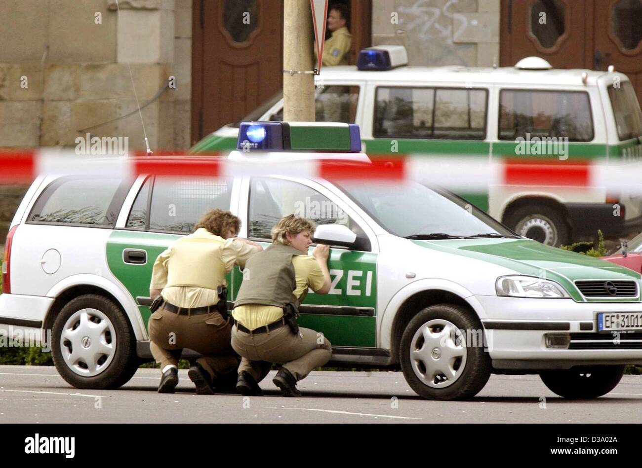 Two police women hi-res stock photography and images - Alamy