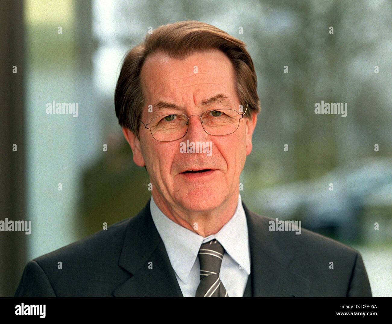 (dpa) - Franz Muentefering, secretary general of the German Social ...