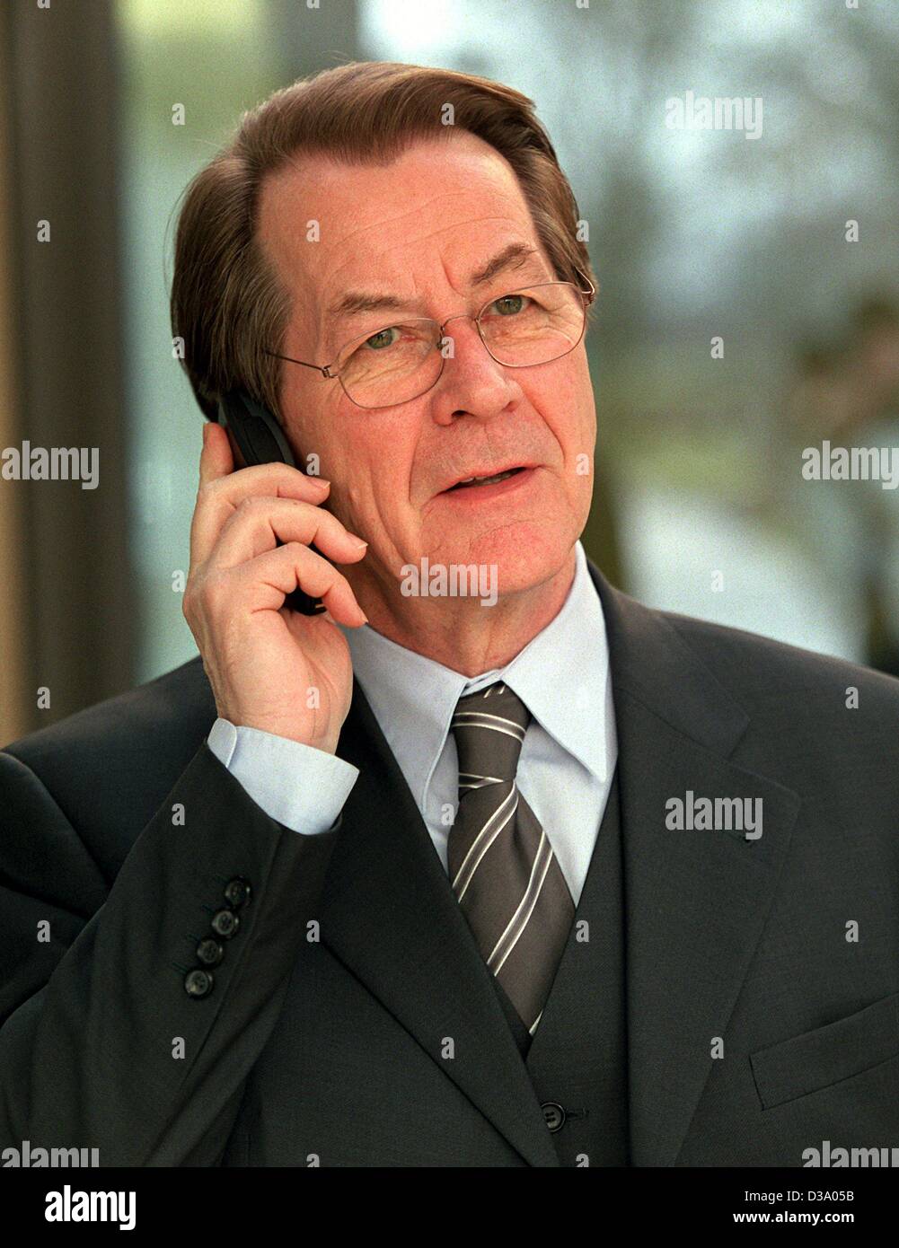 (dpa) - Franz Muentefering, secretary general of the German Social ...