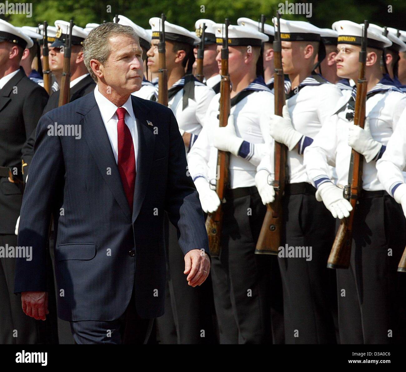 President george bush during visit hi-res stock photography and images ...