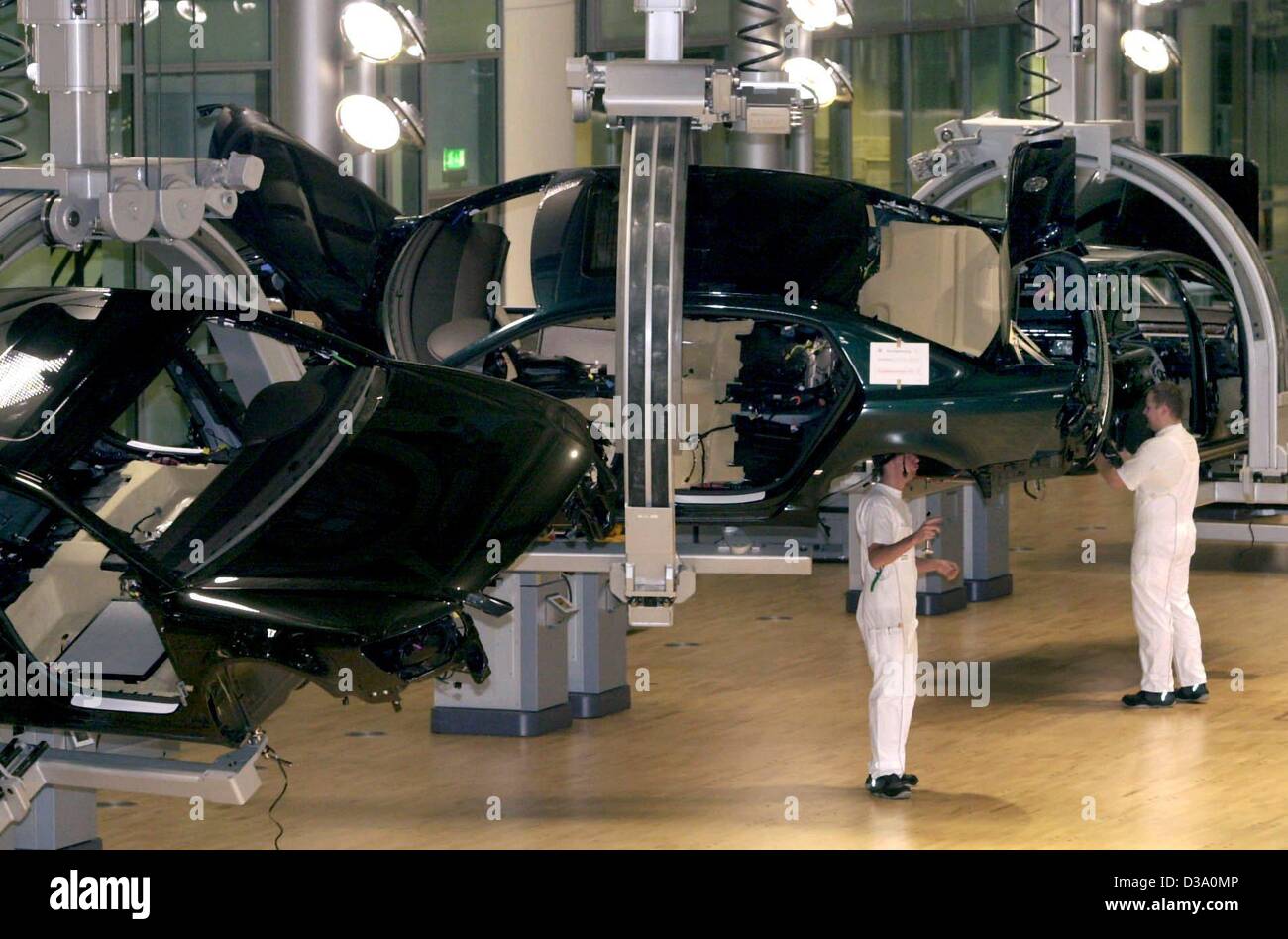 Group of mechanics full body hi-res stock photography and images - Alamy