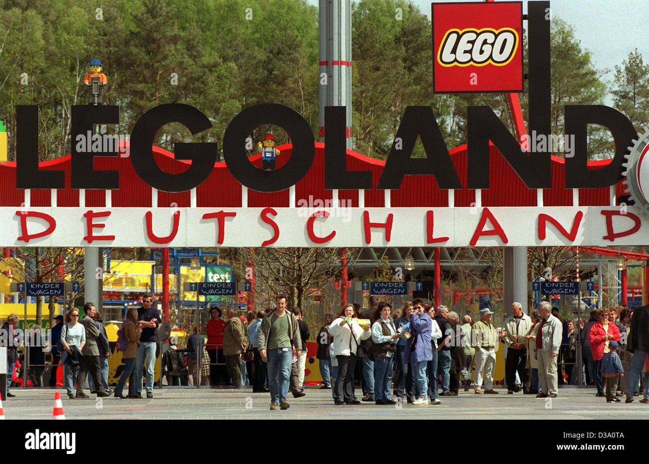 Legoland logo hi-res stock photography and images - Alamy