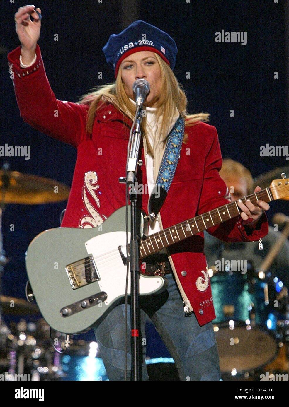 Sheryl crow guitar hi-res stock photography and images - Alamy