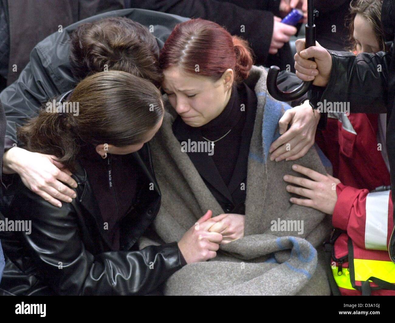 Crime crying mourning hi-res stock photography and images - Alamy