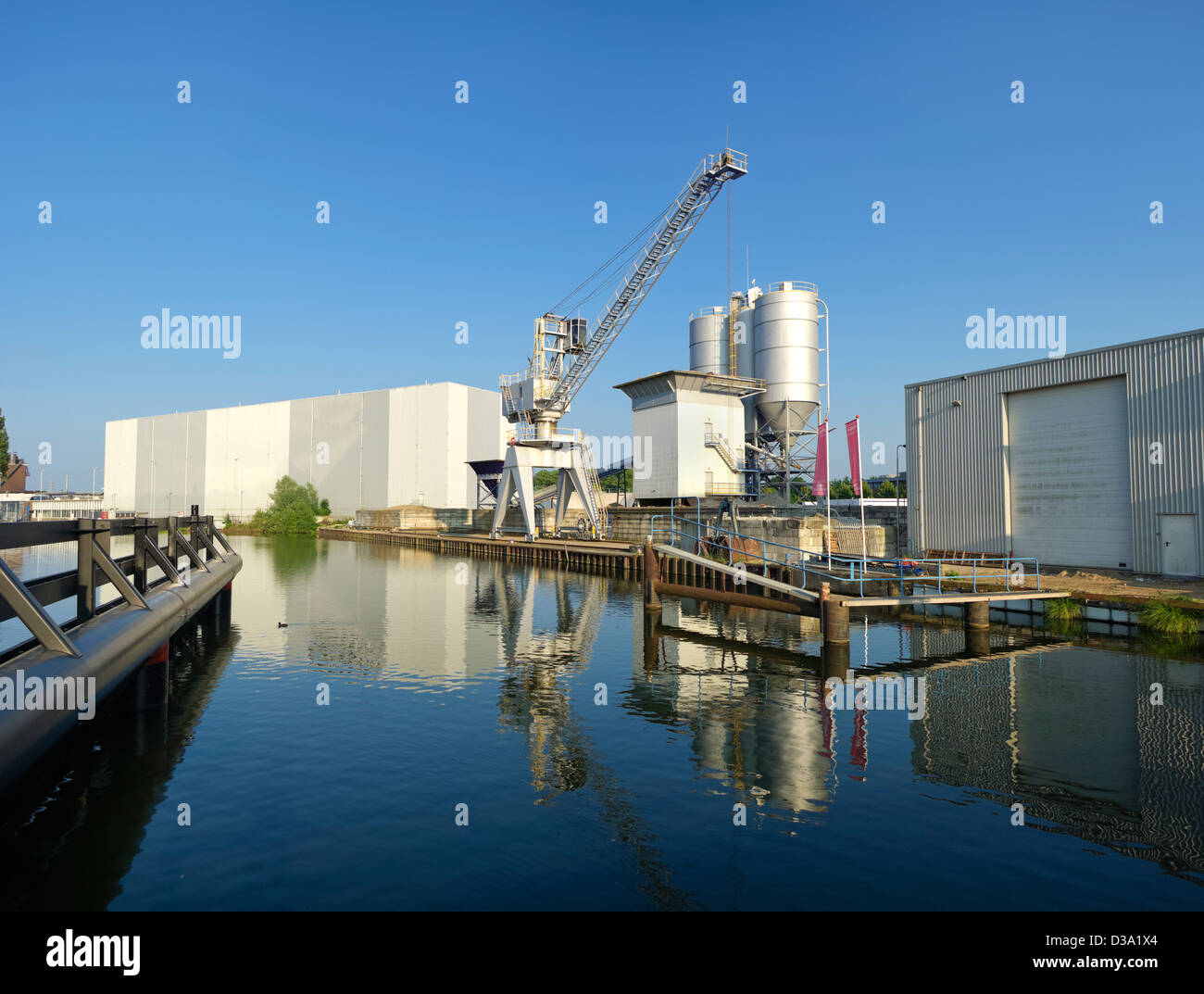 Cement water tank hi-res stock photography and images - Alamy