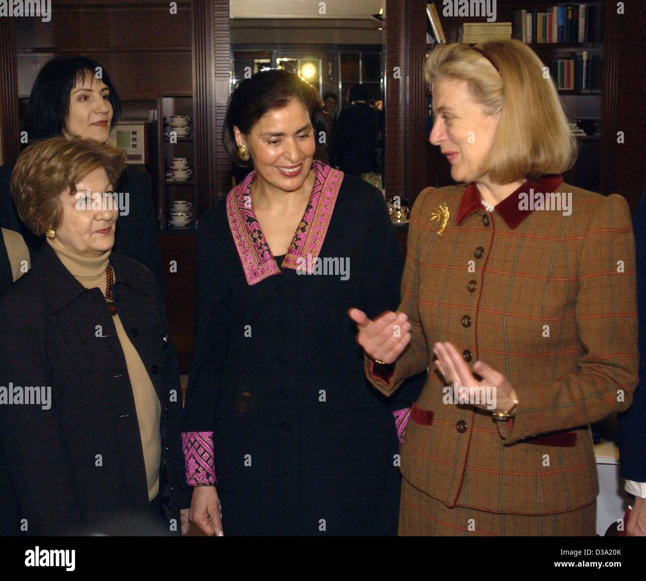 His wife nane annan hi-res stock photography and images - Alamy