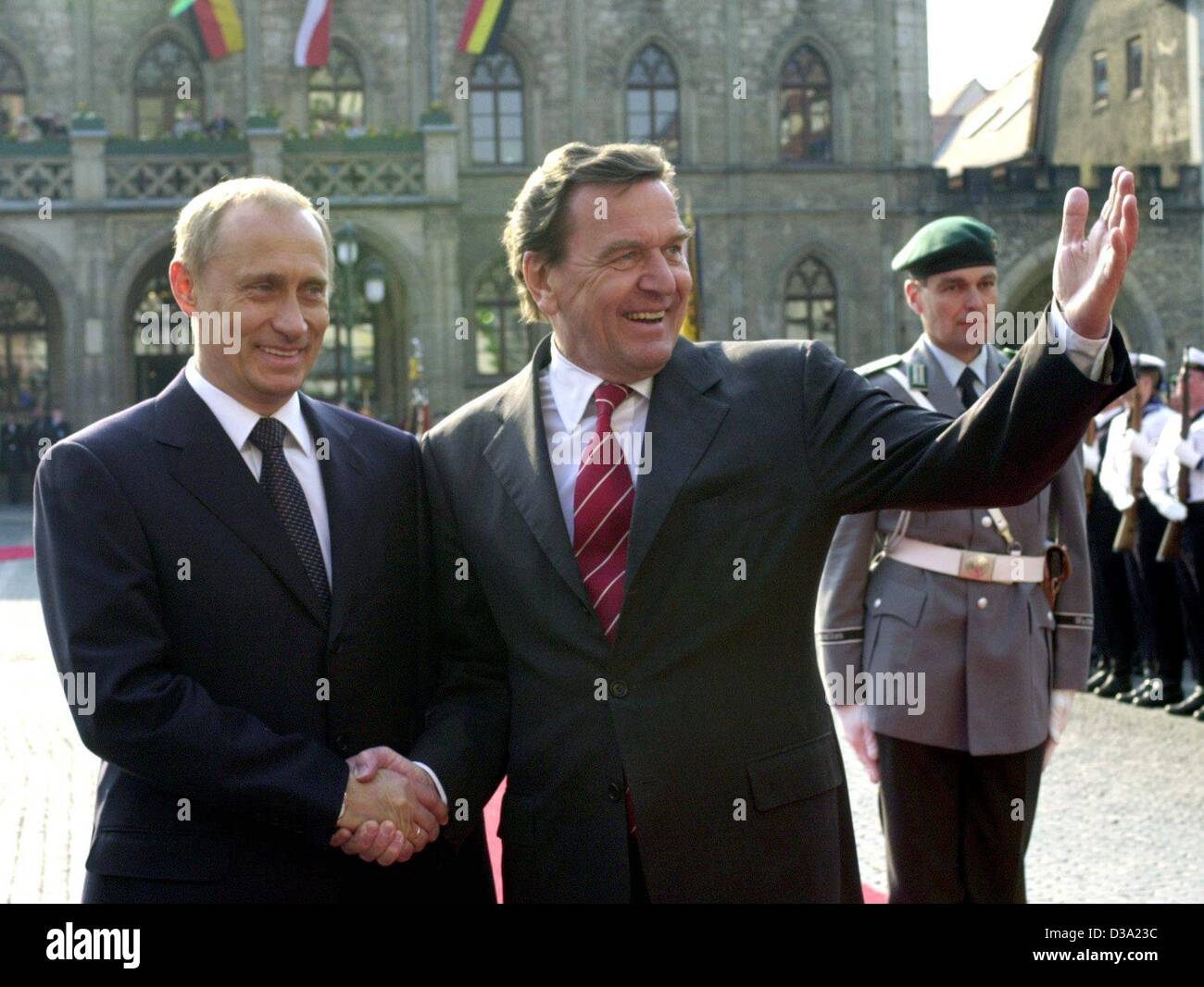 Politics pol diplomacy politician handshake smiling germany hi-res ...