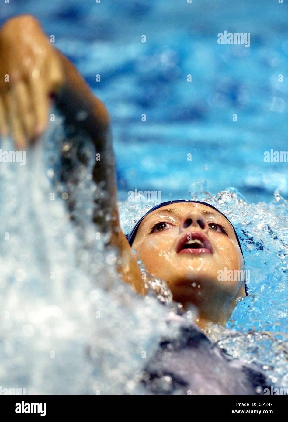 (dpa) - Russian swimmer Stanislawa Komarowa pictured during a 200m back ...