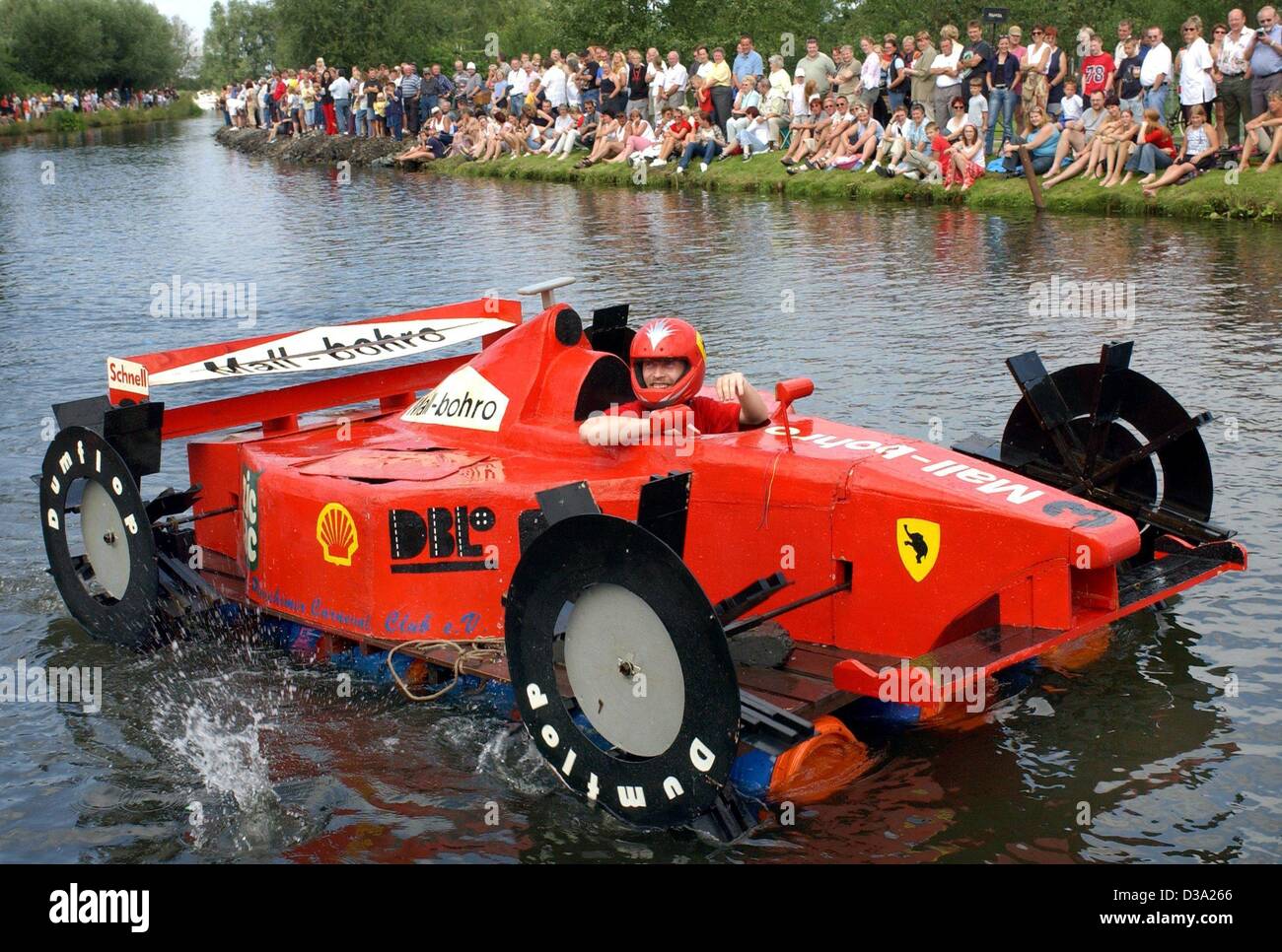 Ferrari race boat hi-res stock photography and images - Alamy