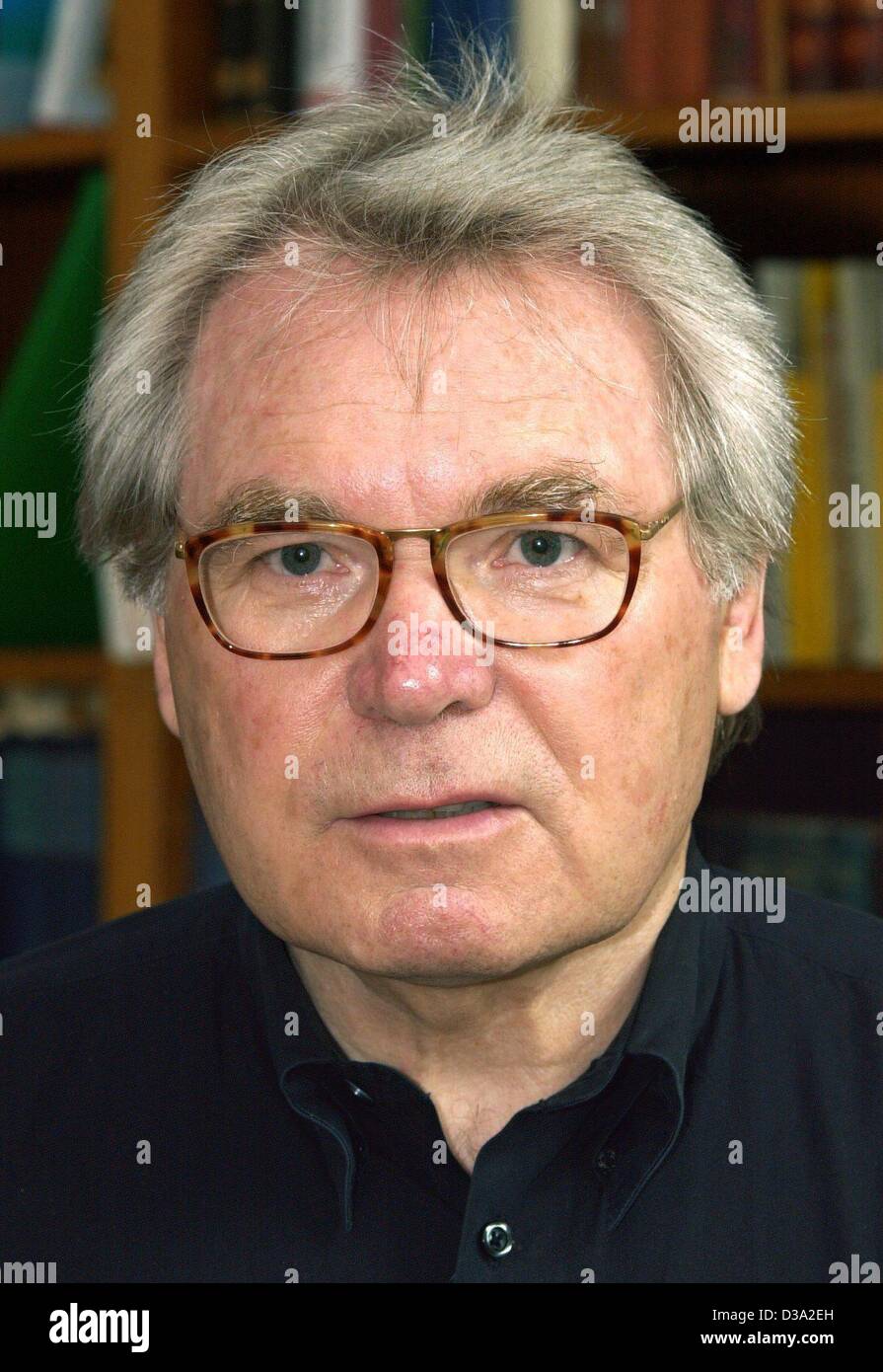(dpa) - German sociologist Oskar Negt, pictured after his farewell ...