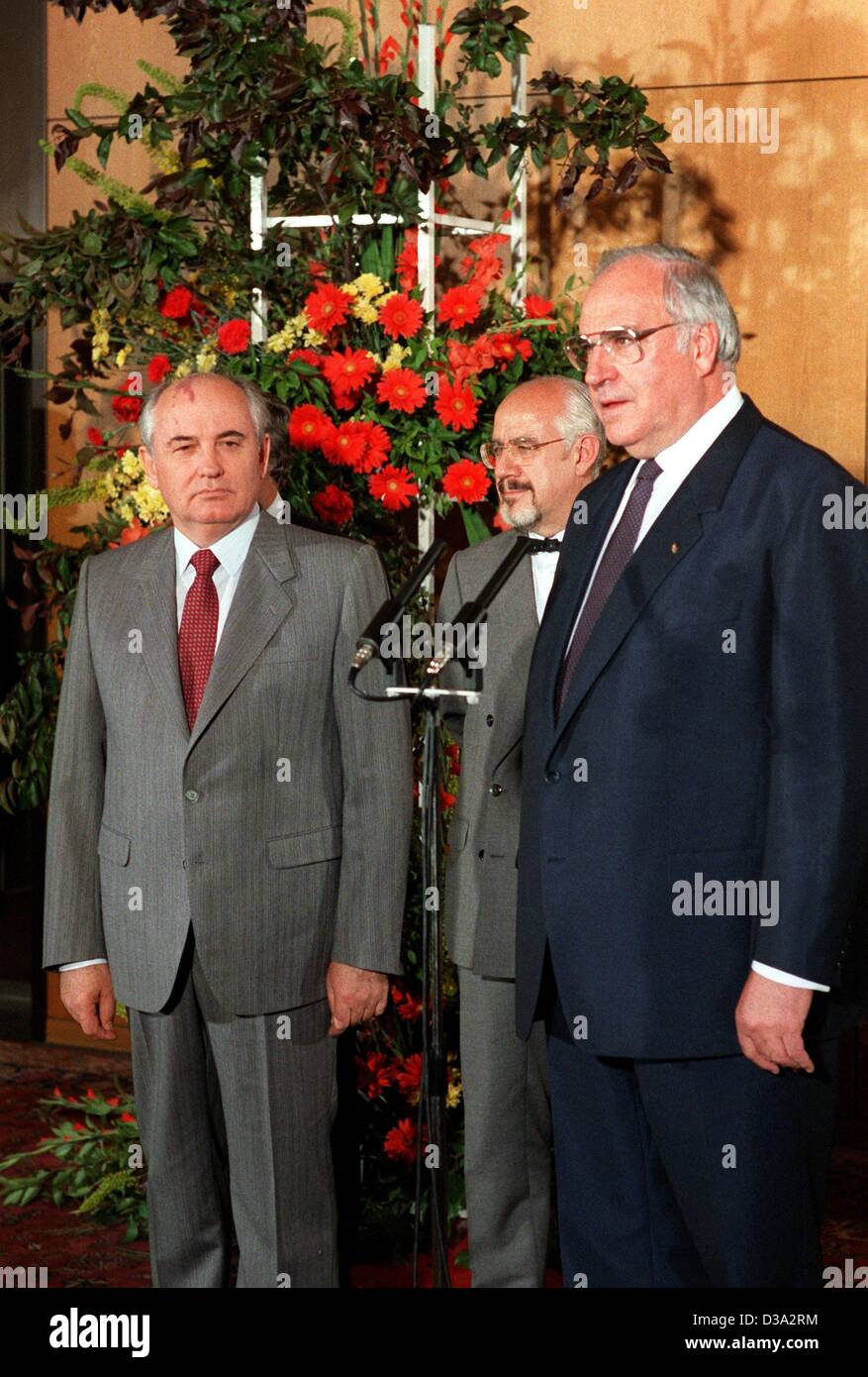Helmut kohl gorbachev hi-res stock photography and images - Alamy