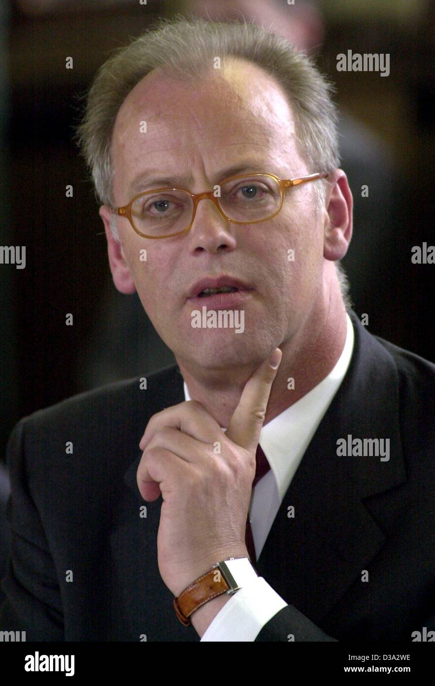 Head shot rudolf hi-res stock photography and images - Alamy