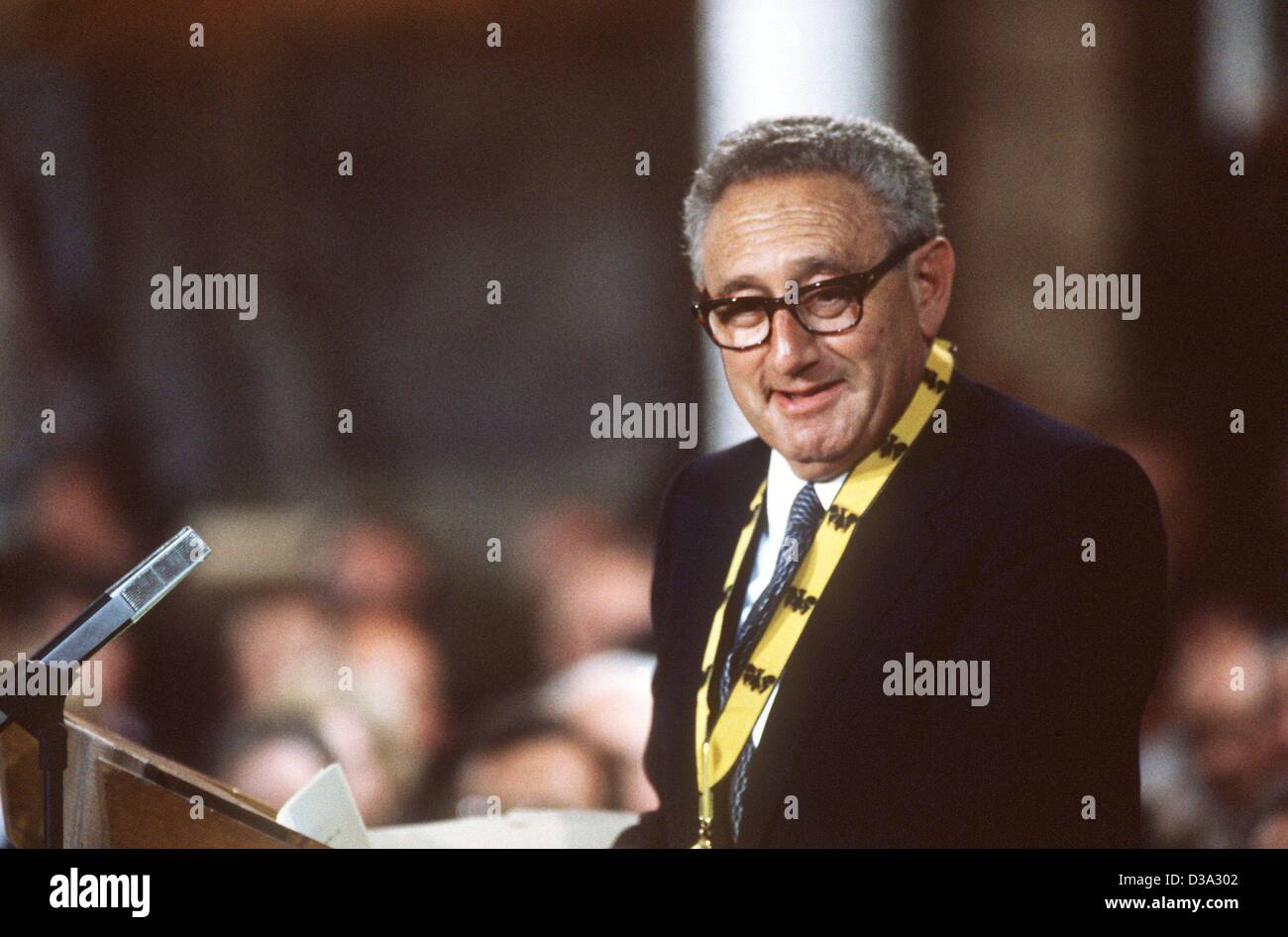 (dpa files) - Henry Kissinger speaks during the award ceremony of the ...