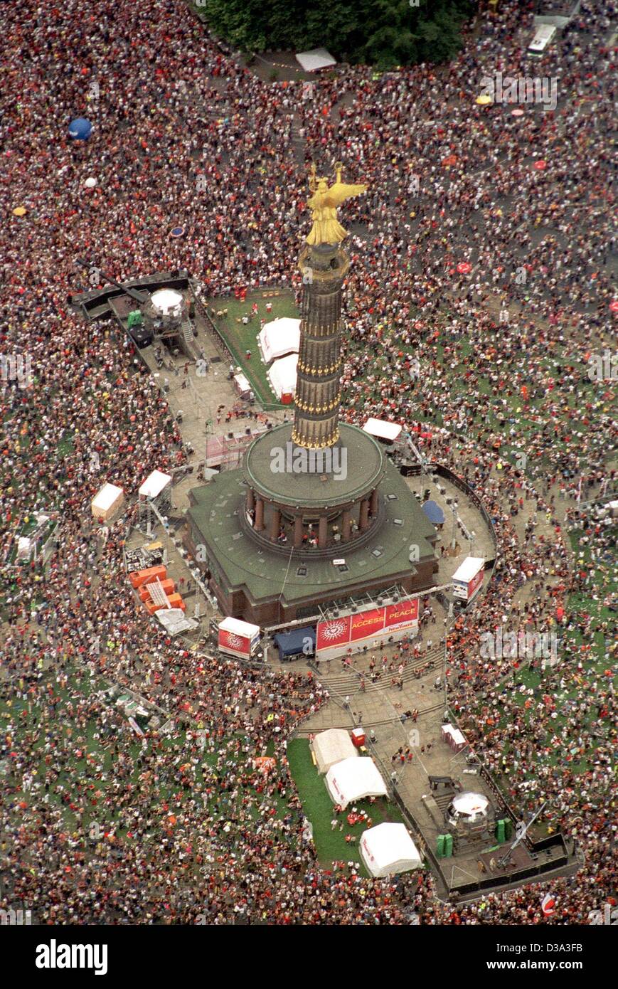 Love parade aerial hi-res stock photography and images - Alamy