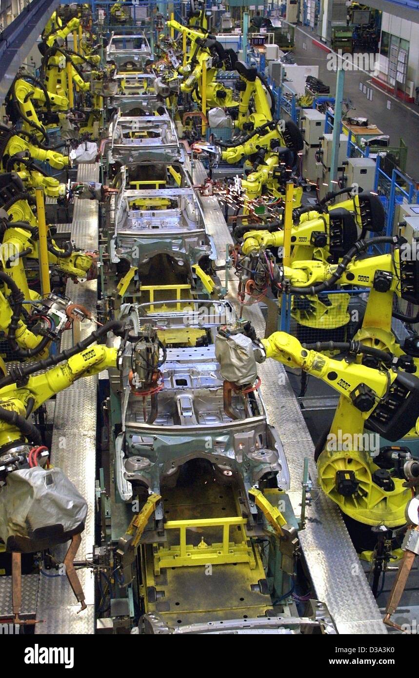 (dpa) - A welding robot welde the new C-Class Mercedes-Benz at the ...