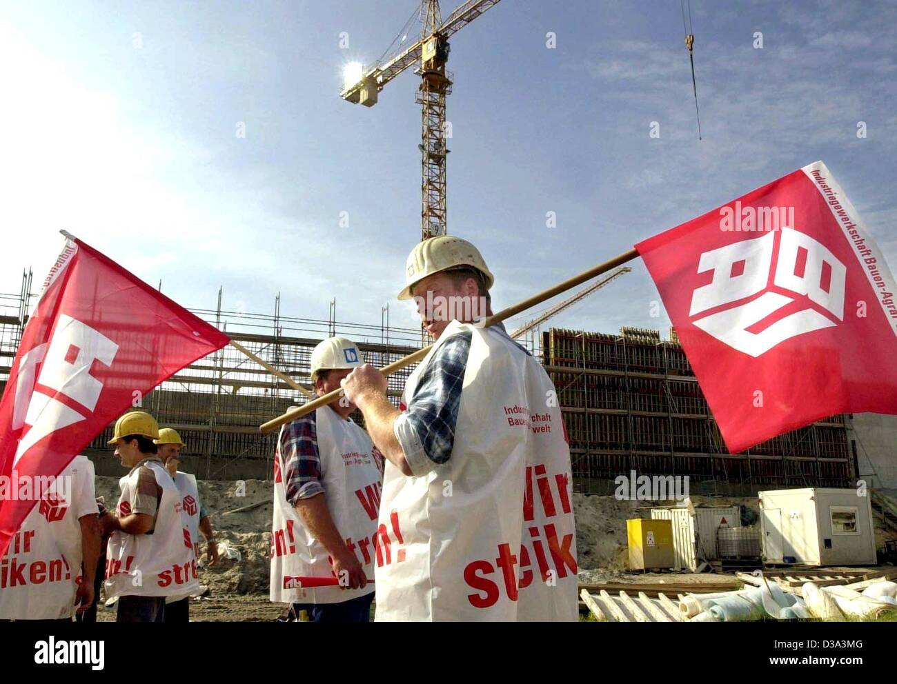 Group construction workers flag hi-res stock photography and images - Alamy