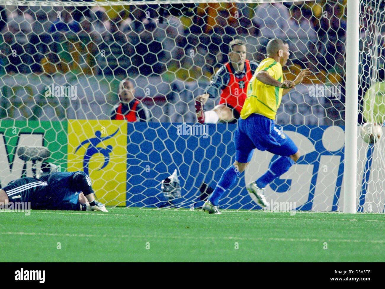 Brazil 2002 world cup hi-res stock photography and images - Alamy