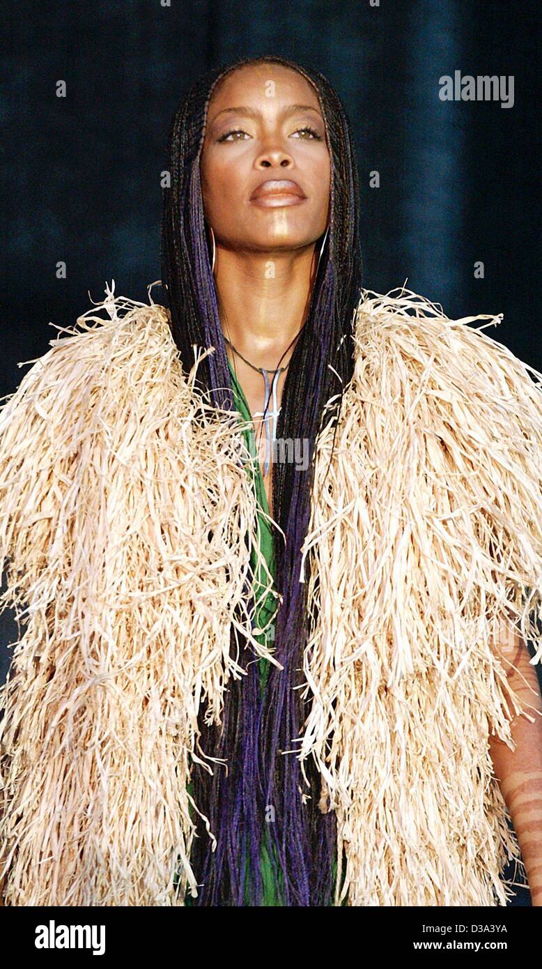 (dpa) - US soul singer Erykah Badu of Texas performs during her concert ...
