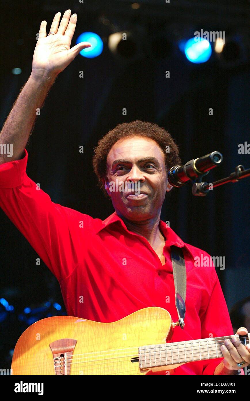 (dpa) - Brazilian singer Gilberto Gil waves to the crowd during his ...