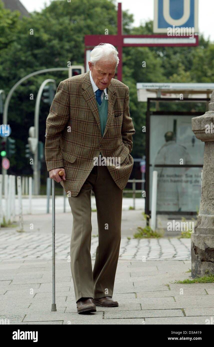 Ss officer hi-res stock photography and images - Alamy