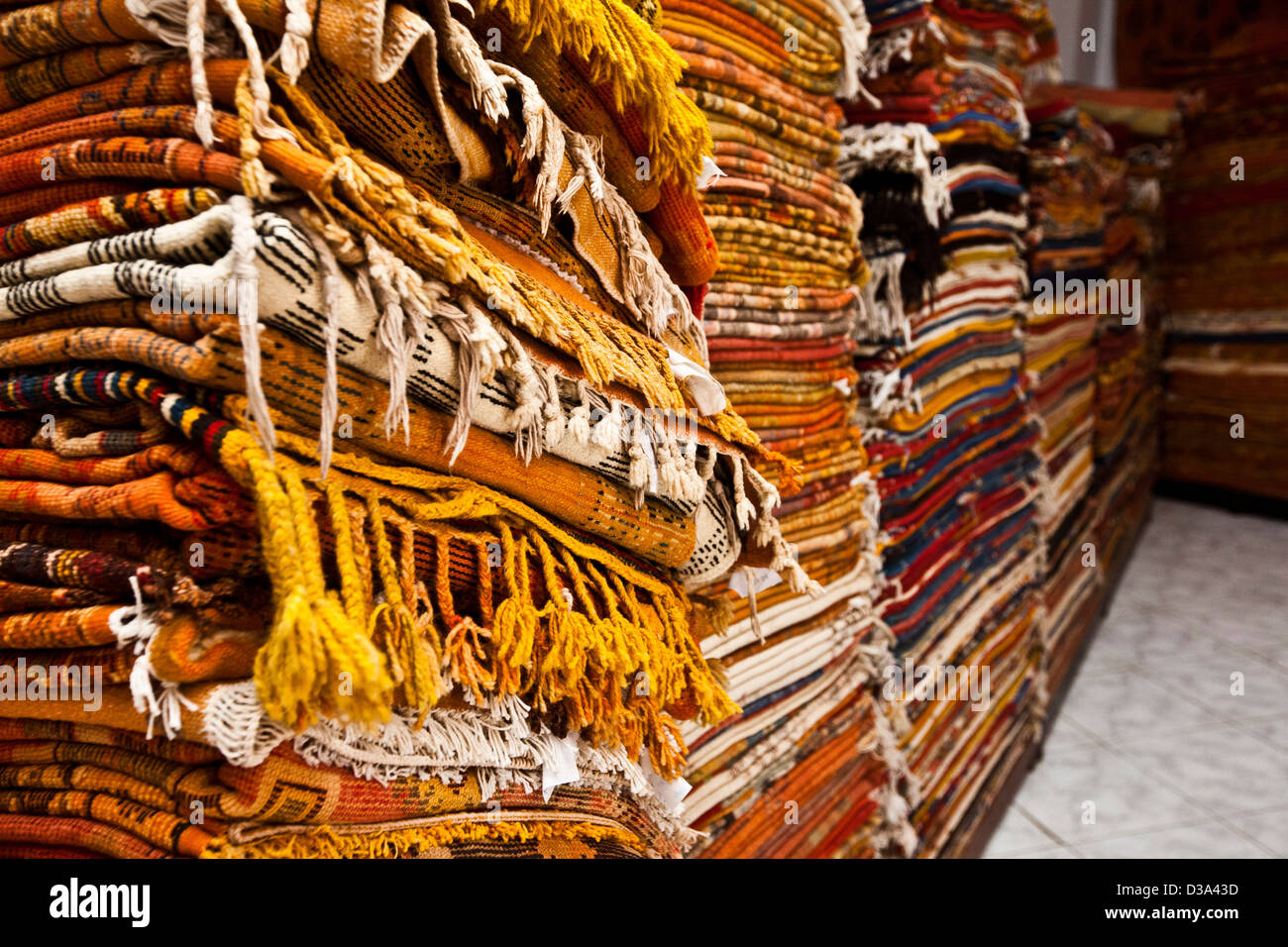 Rugs on souk hi-res stock photography and images - Alamy